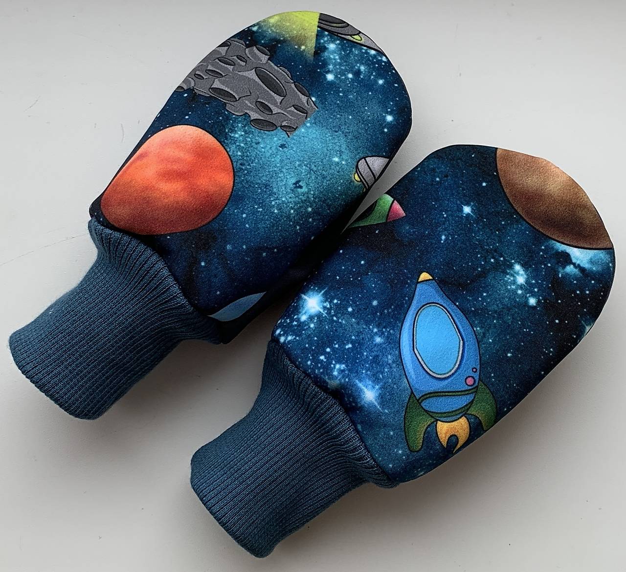 Softshellové rukavice-planety / Romaana - SAShE.sk