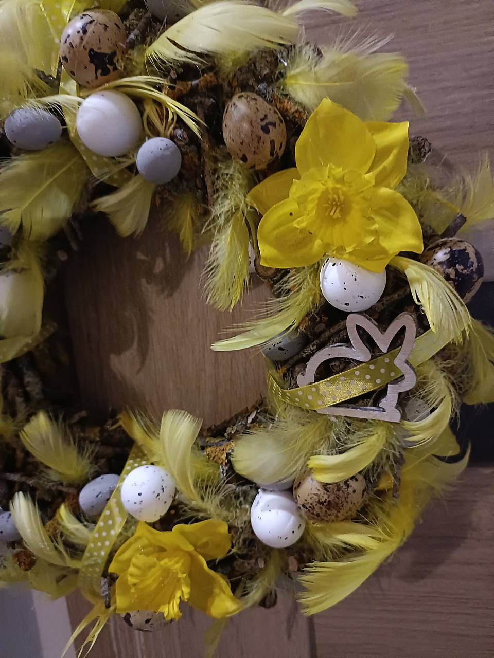 Veľkonočný veniec so žltými narcismi / nasevasedekoracie - SAShE.sk