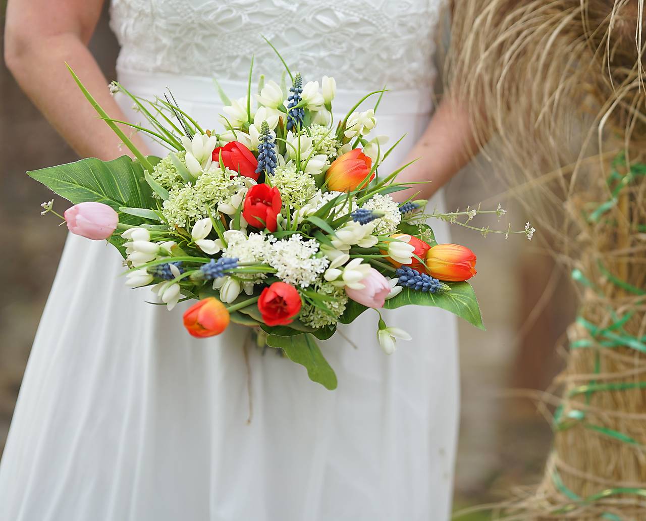 Jarná svadobná kytica s tulipánmi / Barevnyatelier - SAShE.sk
