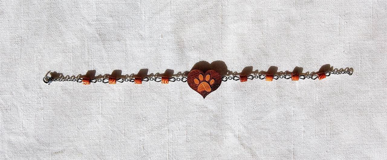 Náramok - Psia labka v srdiečku / DREWART - SAShE.sk