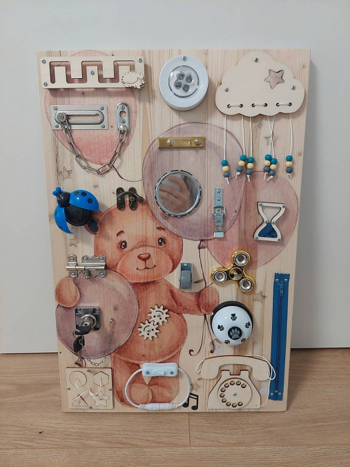 Activity board macko s balonom / Activity_board - SAShE.sk