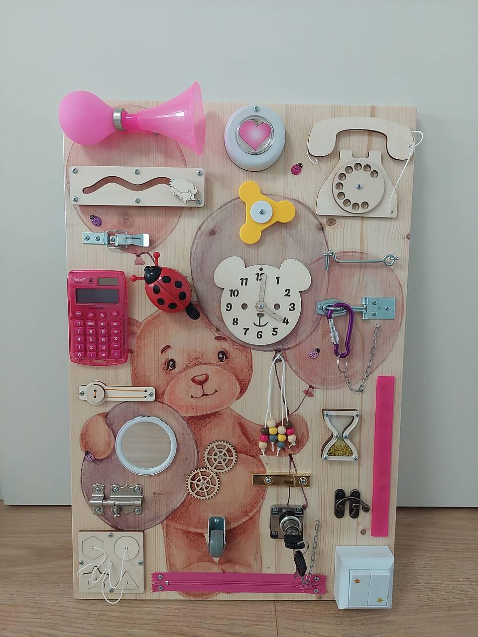 Activity board macko s balonom / Activity_board - SAShE.sk