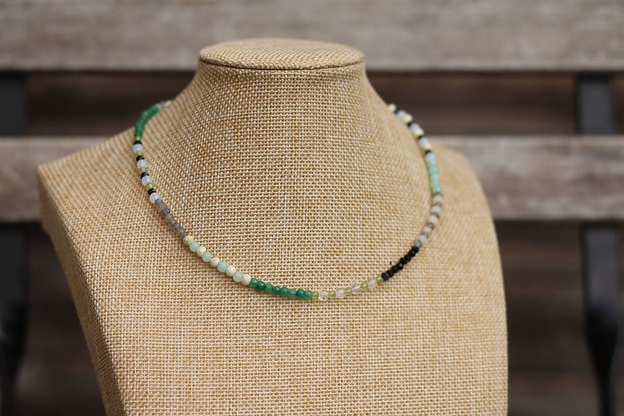 Náhrdelník choker s mixom minerálov / Akoya - SAShE.sk