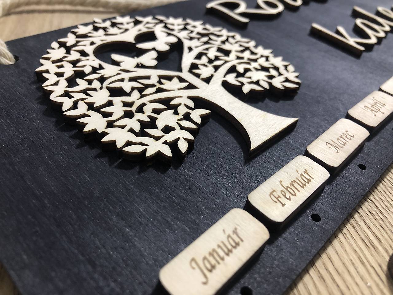 Rodinný kalendár Motýle a strom-čierny eben / LukkeGrav - SAShE.sk