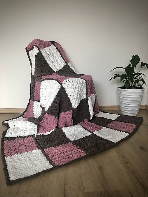 Patchwork deka 180x140cm z Alize Puffy Fine bielo-hnedo-ružová ...