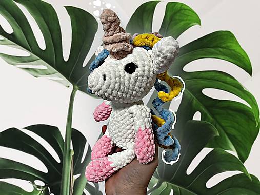 Háčkovaný jednorožec / svethacika - SAShE.sk