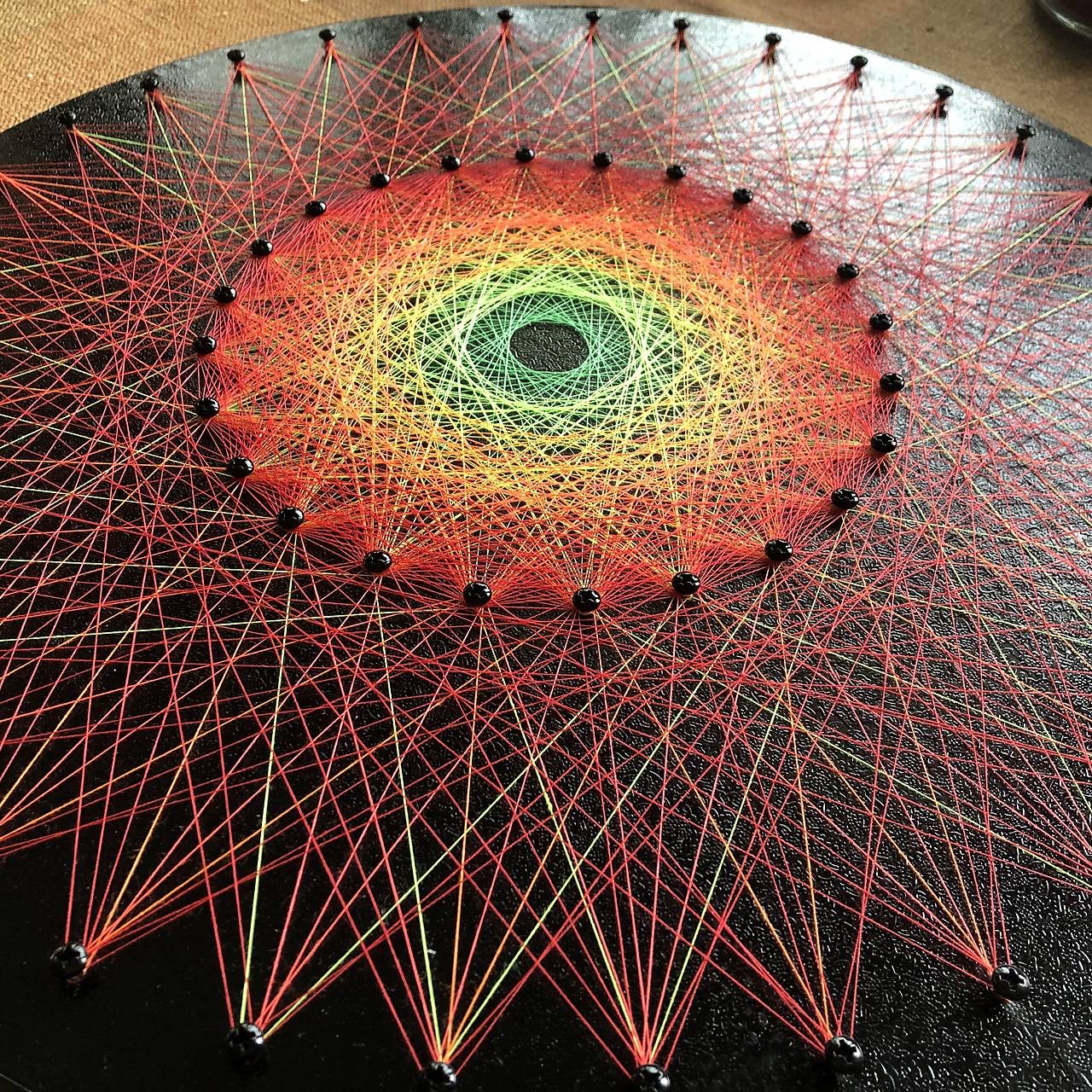 String art “The Chameleon’s Eye” / SunStringArt - SAShE.sk