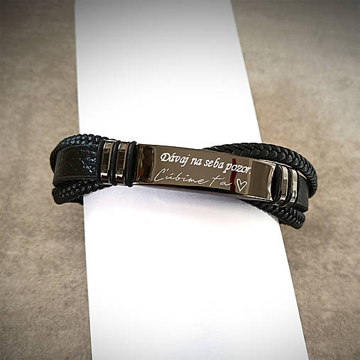 Pánsky náramok s textom: Dávaj na seba pozor. Ľúbime ťa (srdiečko ...