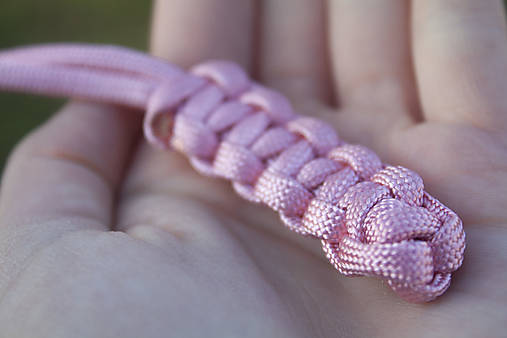 Prívesok na kľúče z paracordu - ružový / Rustikalna_labka - SAShE.sk