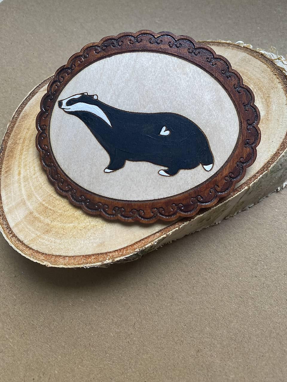 Drevená vlasová spona jazvec v ráme / Syllia - SAShE.sk