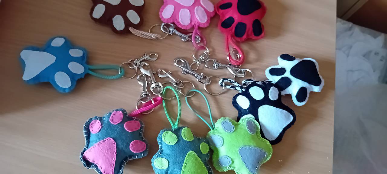 Psia labka kľúčenka (Tyrkysová) / lydijjka - SAShE.sk