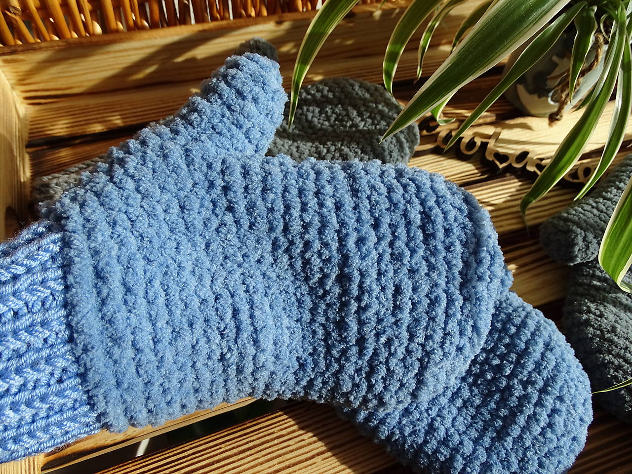 Teplo v dlani... (Šedá) / Atuni - SAShE.sk