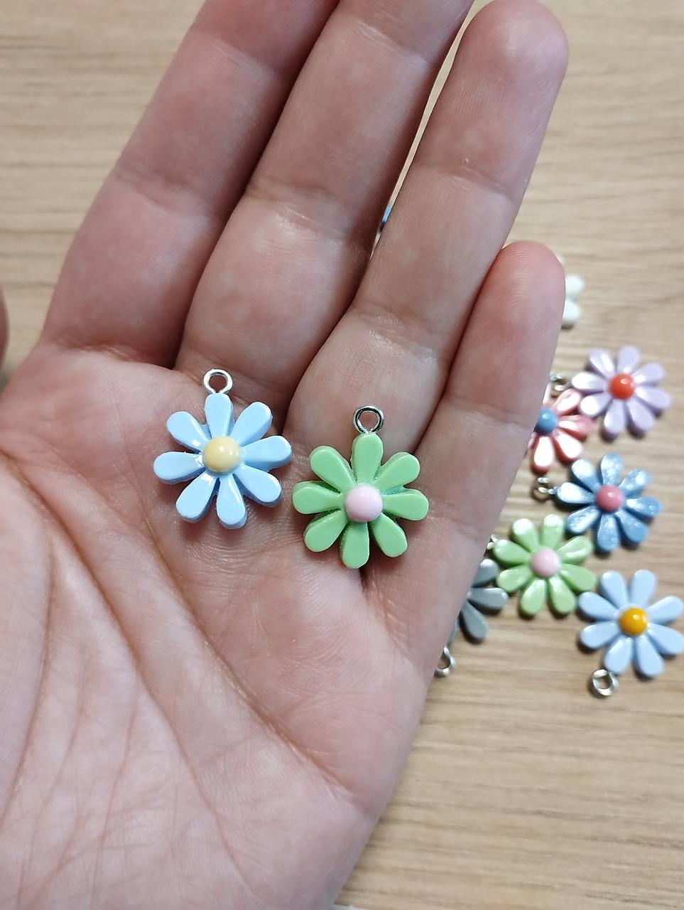Prívesok kvetinka lesklá (Zelená) / MaPetiteBoutique - SAShE.sk