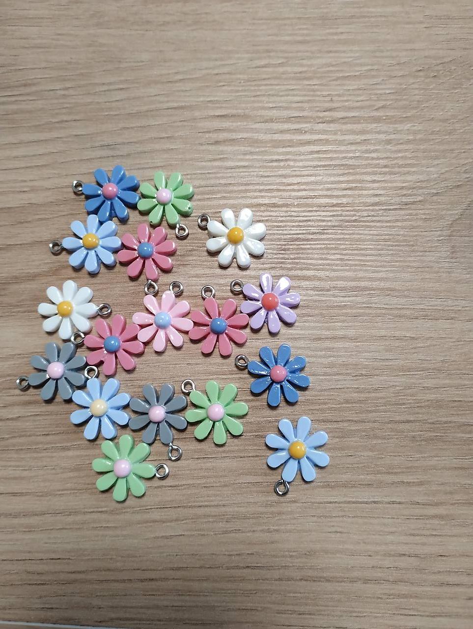 Prívesok kvetinka lesklá (Modrá svetlá) / MaPetiteBoutique - SAShE.sk